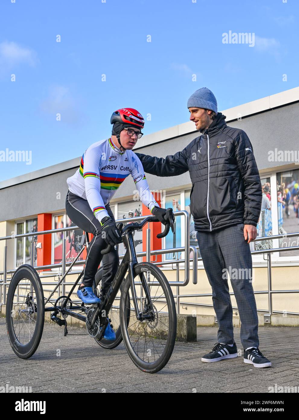 Cottbus, Germany. 24th Jan, 2024. Frederik Hähnel (r), Paralympics ...