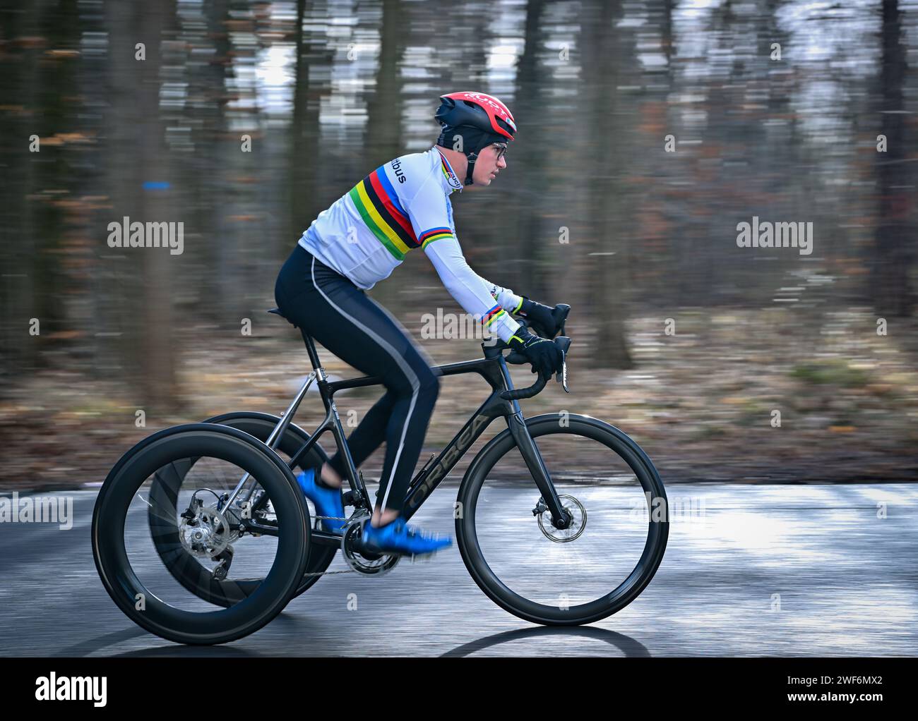 Paralympic hand cyclist hi-res stock photography and images - Alamy