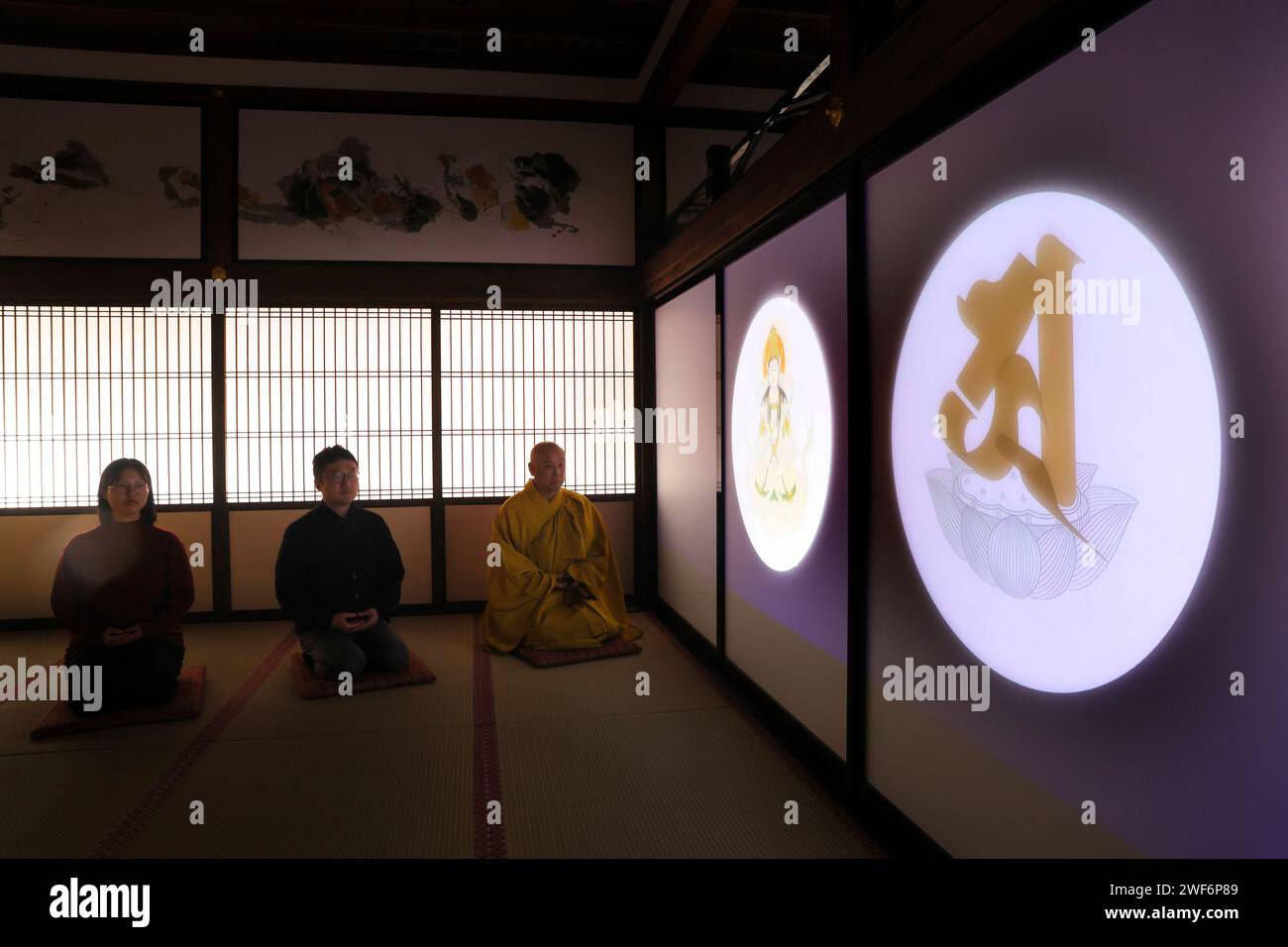 A photo shows a tour to experience "Ajikan" with the monks at To-ji ...