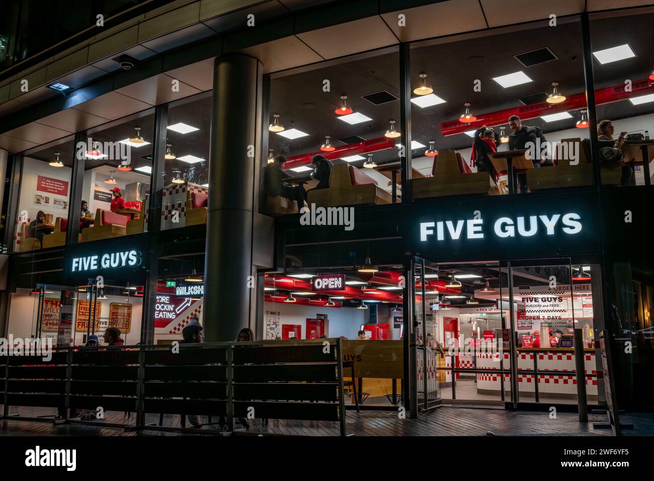 Five guys hi-res stock photography and images - Alamy