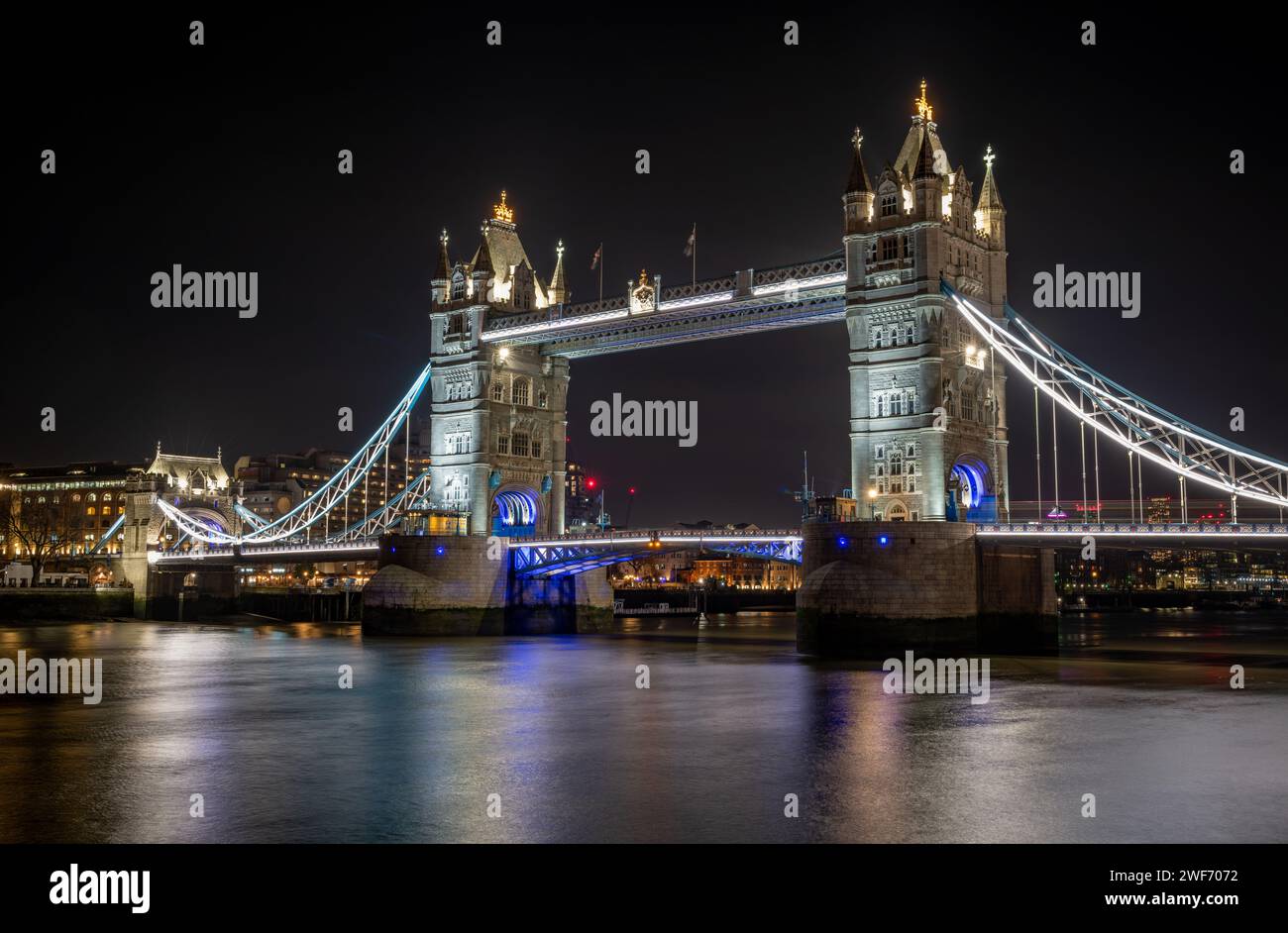 A night time, long exposure view Tower Bridge from The Queens Walk on ...