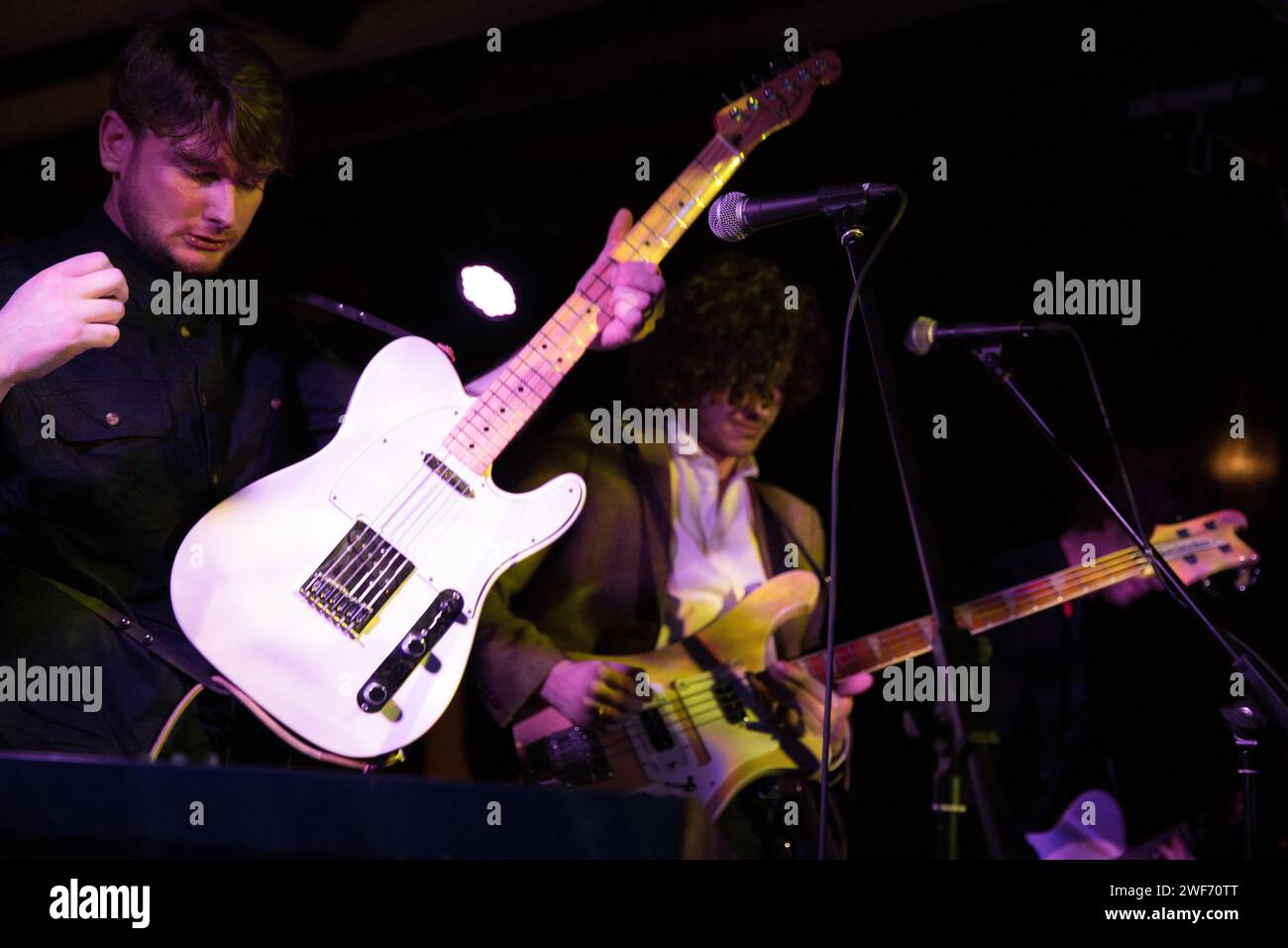 Nick Mallins and Charlie Salt of Mutineers playing live at Kraak ...