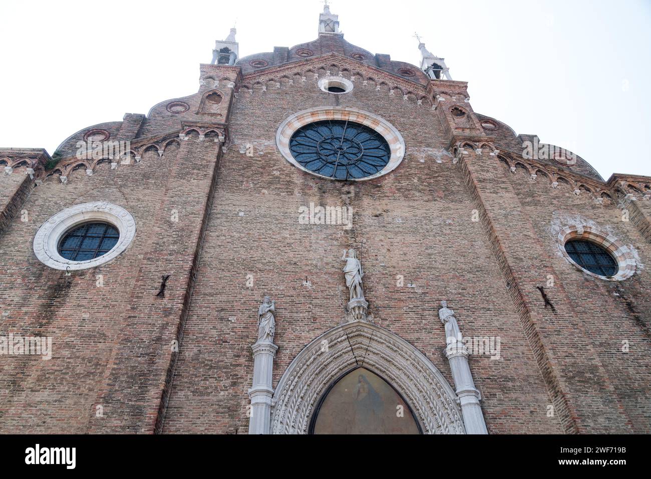 Gothic Basilica di Santa Maria Gloriosa dei Frari (Frari basilica) in ...