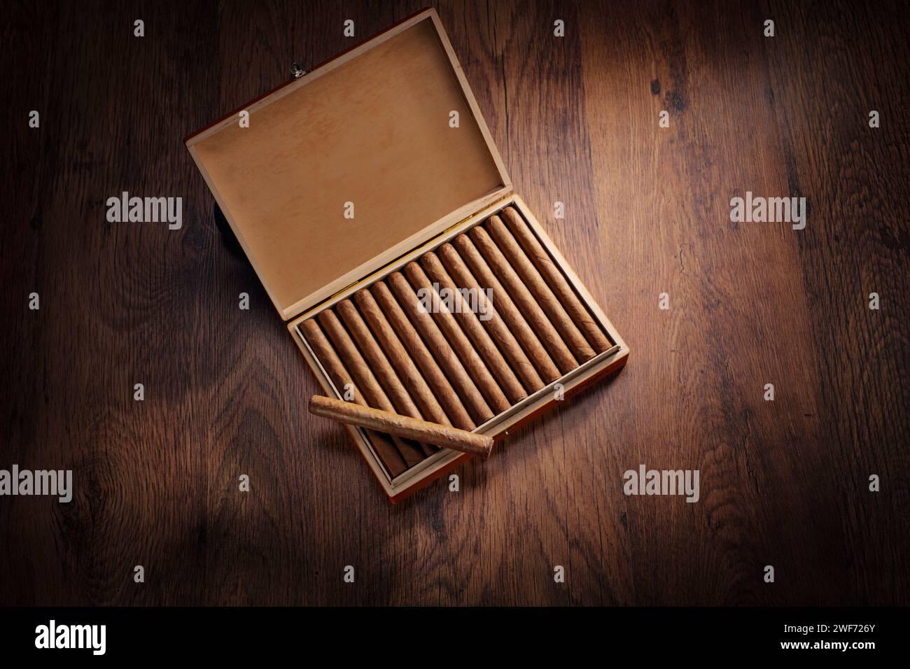 Top view of cigars in a box placed on a wooden floor Stock Photo - Alamy