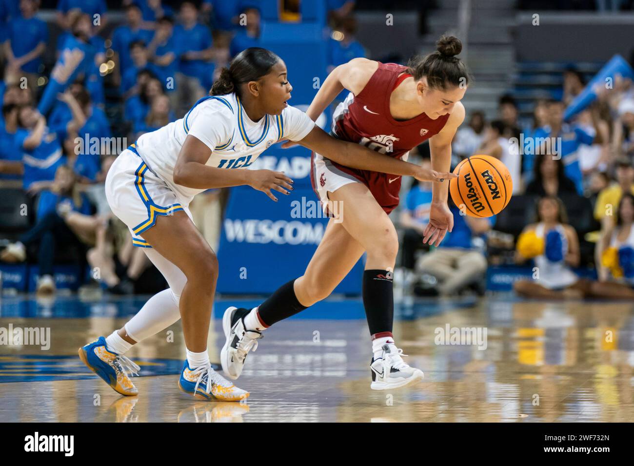 UCLA Bruins guard Londynn Jones (3) defends against Washington State ...