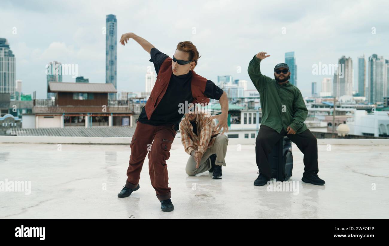 Paris roof dancing hi-res stock photography and images - Alamy