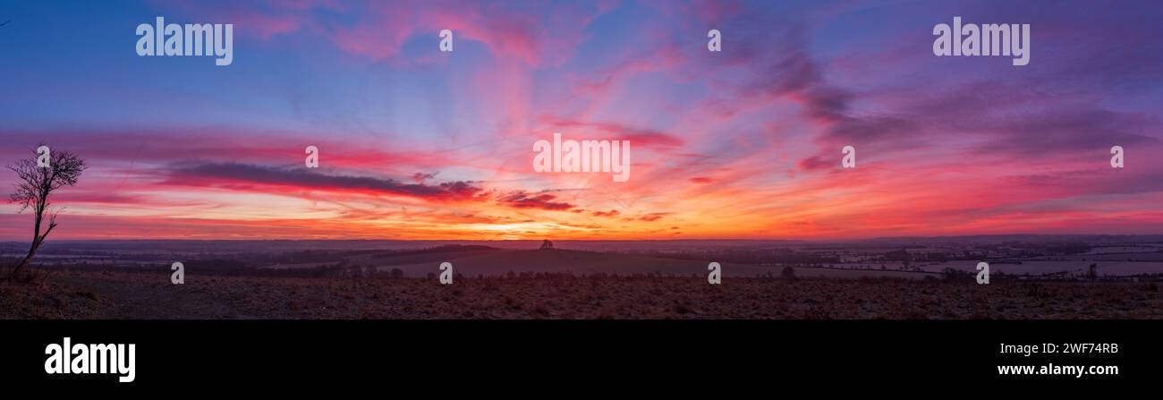 Sunrise/Dawn seen from Wittenham Clumps Oxfordshire Stock Photo - Alamy