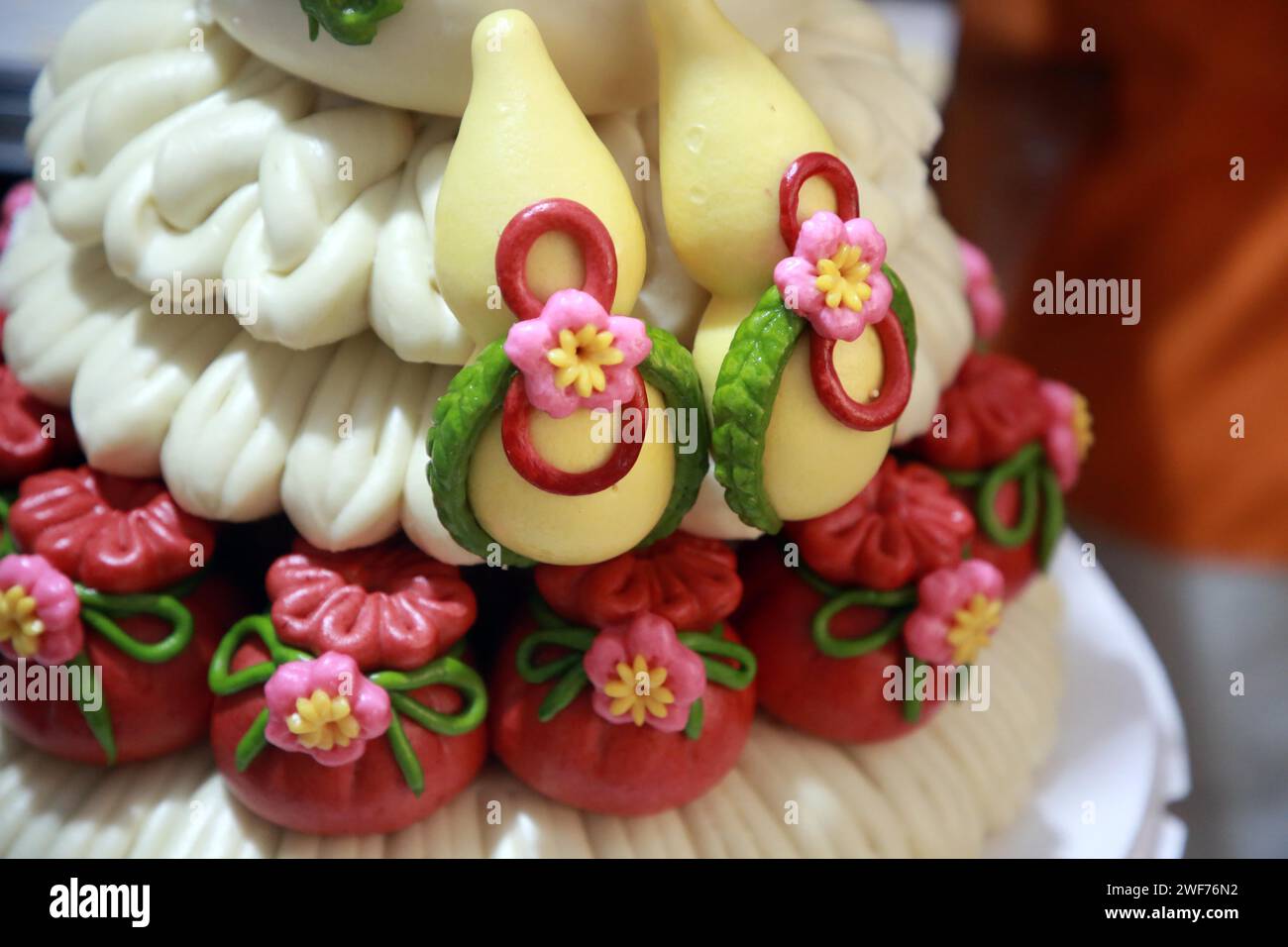 Flower-shaped steamed buns are made to celebrate the Spring Festival in ...