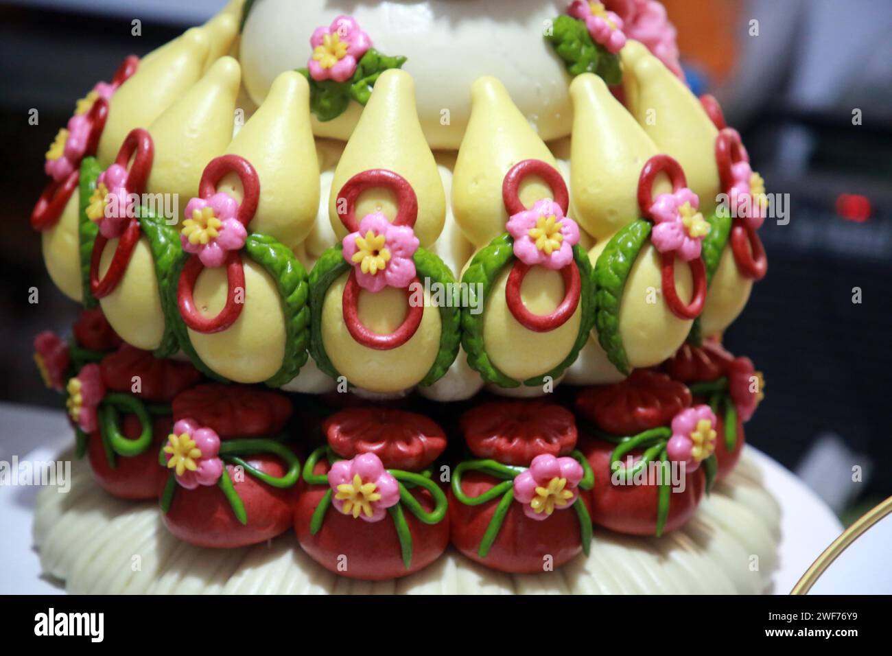 Flower-shaped steamed buns are made to celebrate the Spring Festival in ...