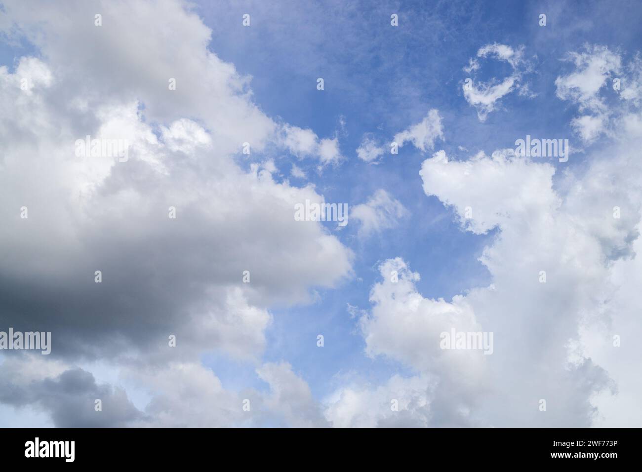 Clounds in the sky hi-res stock photography and images - Alamy