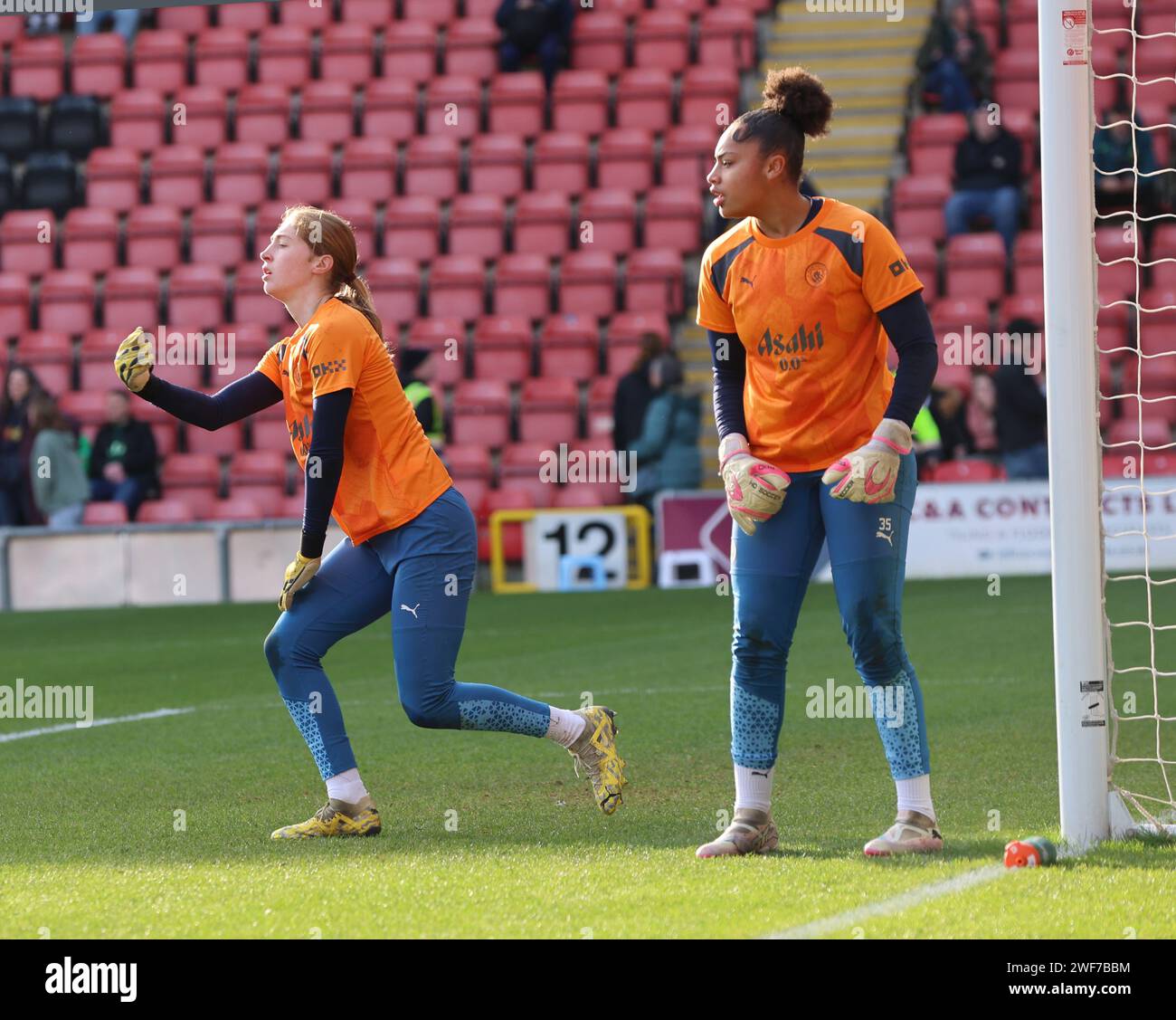 London England L R Khiara Keating Of Manchester City Wfc And Sandy