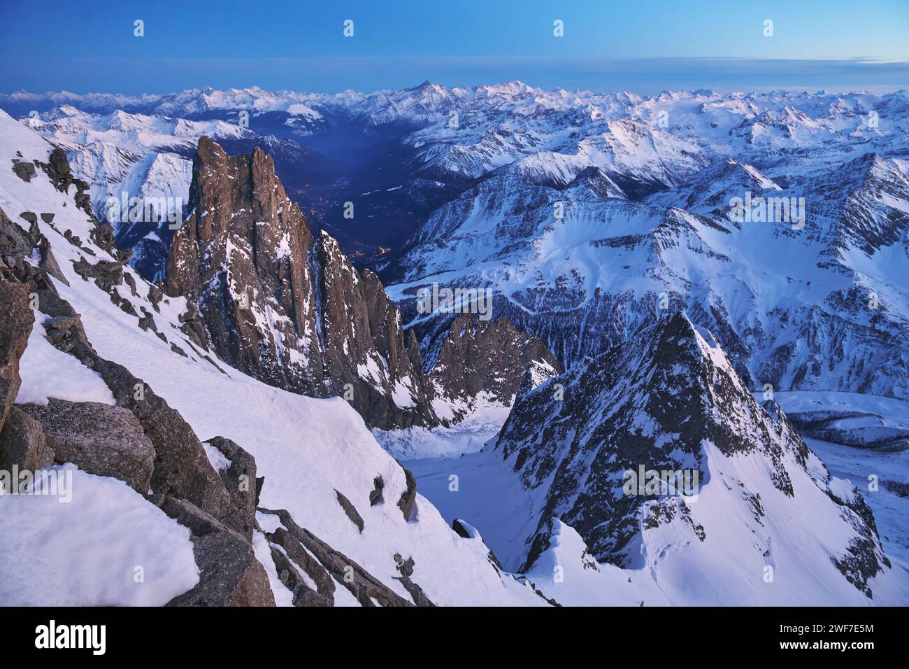 Climbing Innominata Ridge, Mont Blanc, in winter Stock Photo - Alamy