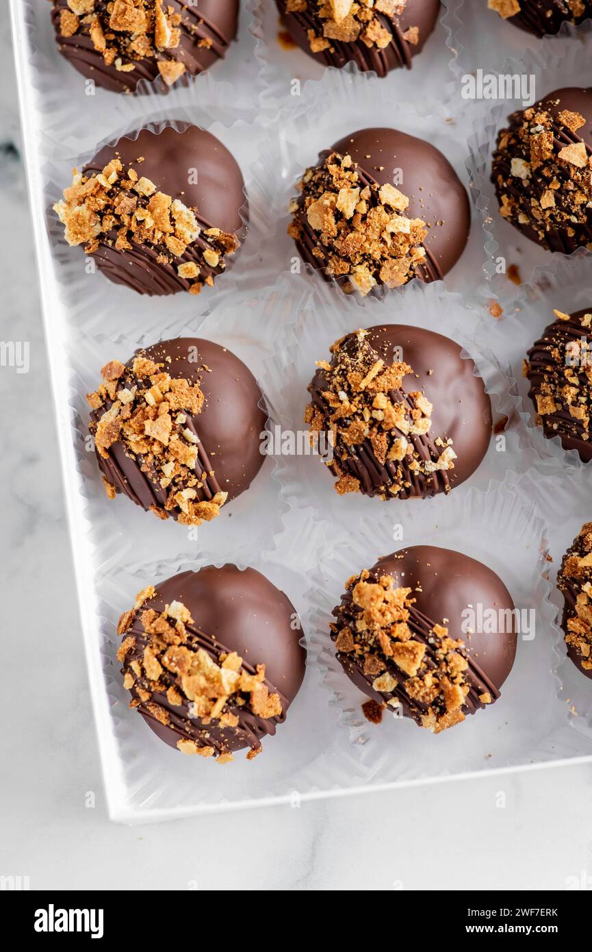 Round eclair hi-res stock photography and images - Alamy