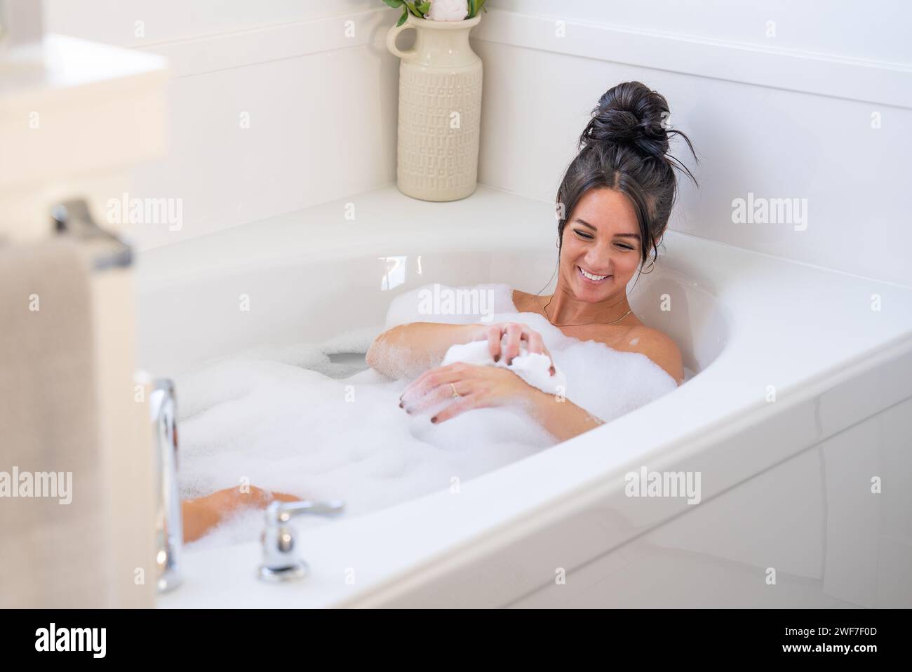 A woman enjoying a soothing bath Stock Photo - Alamy