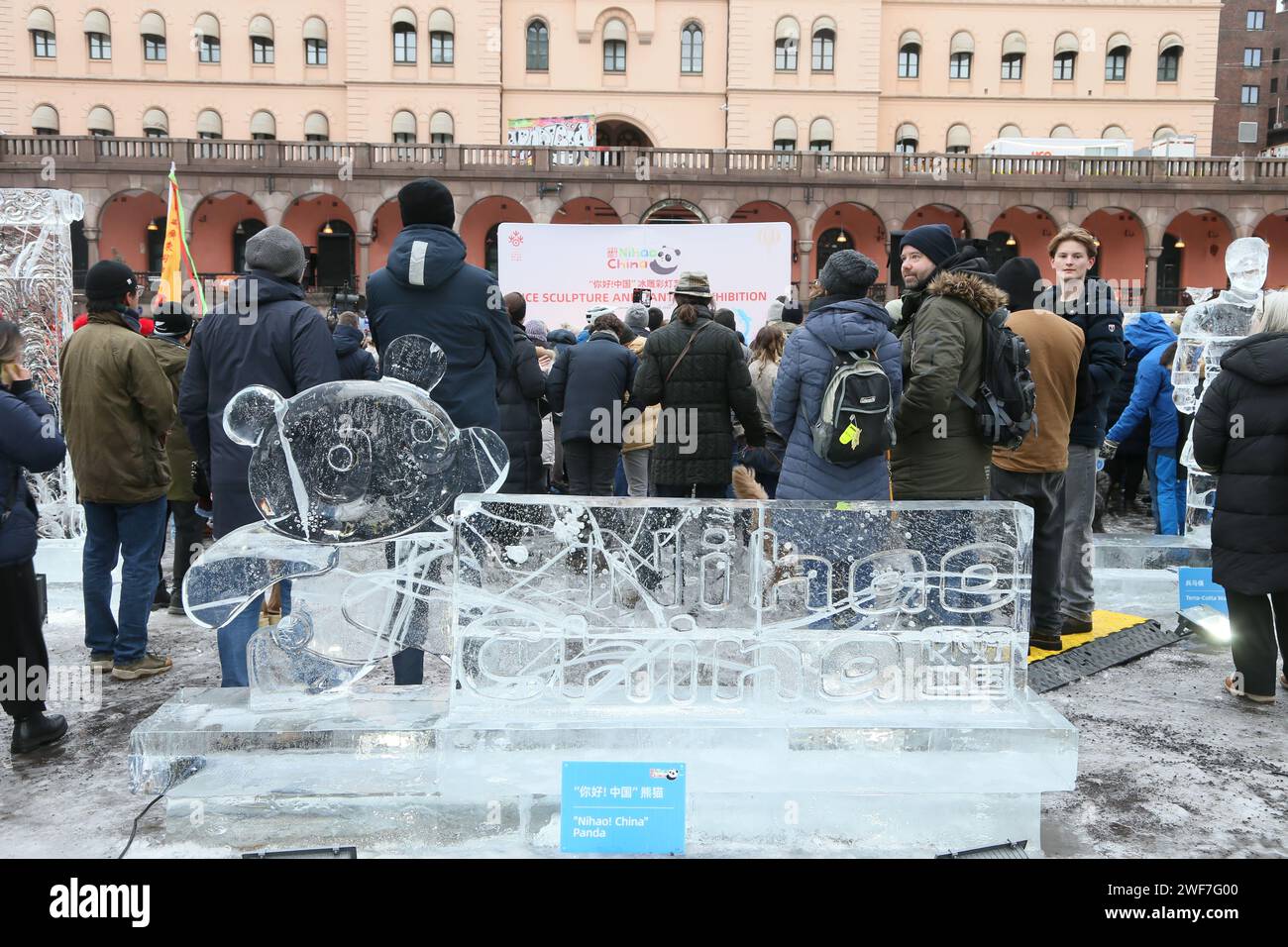 Oslo, Norway. 28th Jan, 2024. Visitors watch ice sculptures and ...