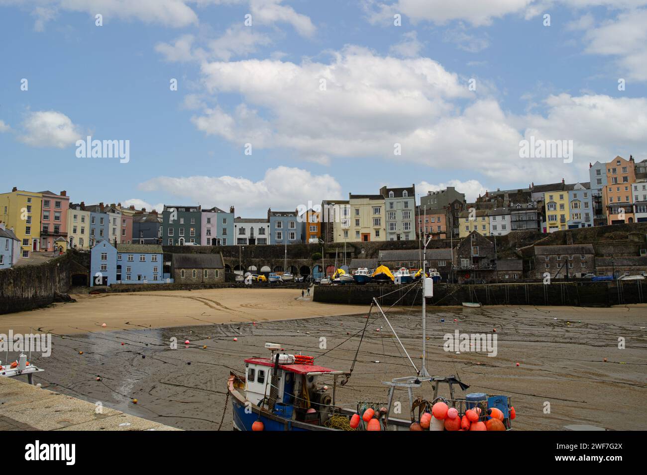 Tenby harbour sailing boats hi-res stock photography and images - Alamy
