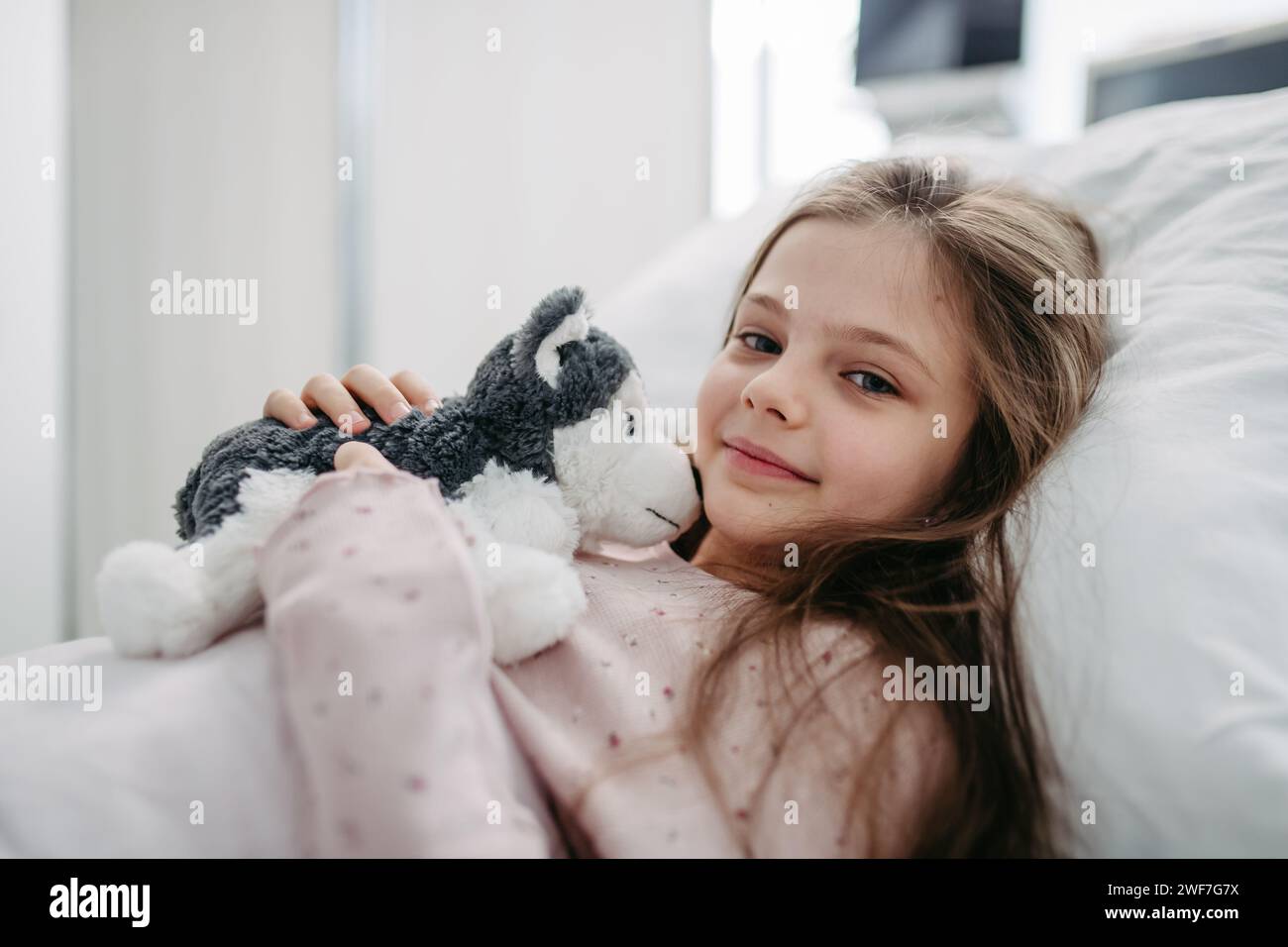 Little girl patient lying in hospital bed. Children in intensive care ...