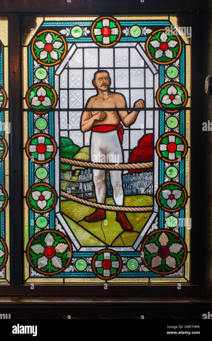 Pub glass window hi-res stock photography and images - Alamy