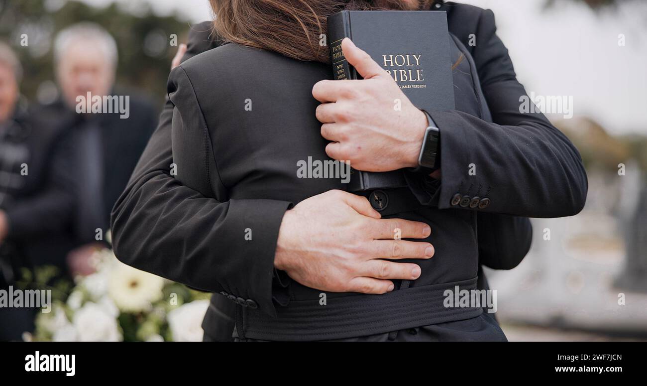 Family crying funeral couple hi-res stock photography and images - Alamy