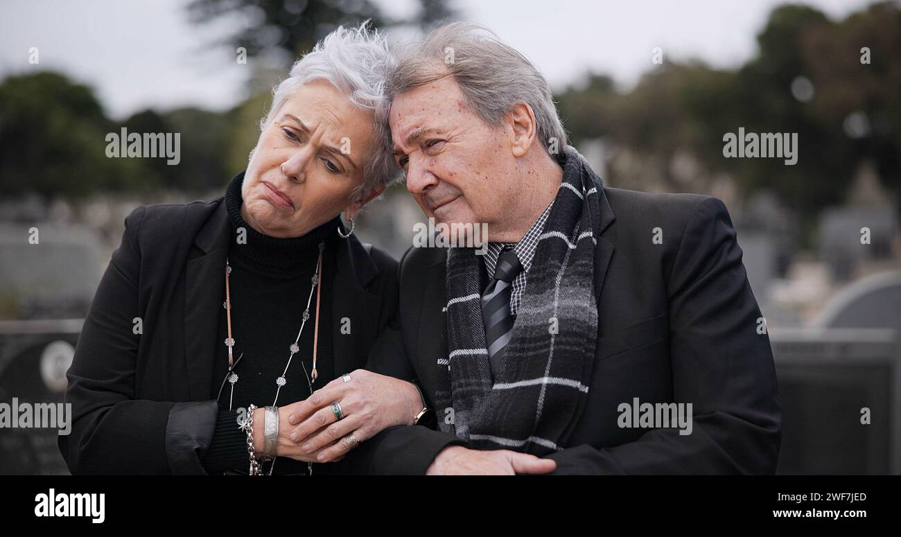 Family crying funeral couple hi-res stock photography and images - Alamy