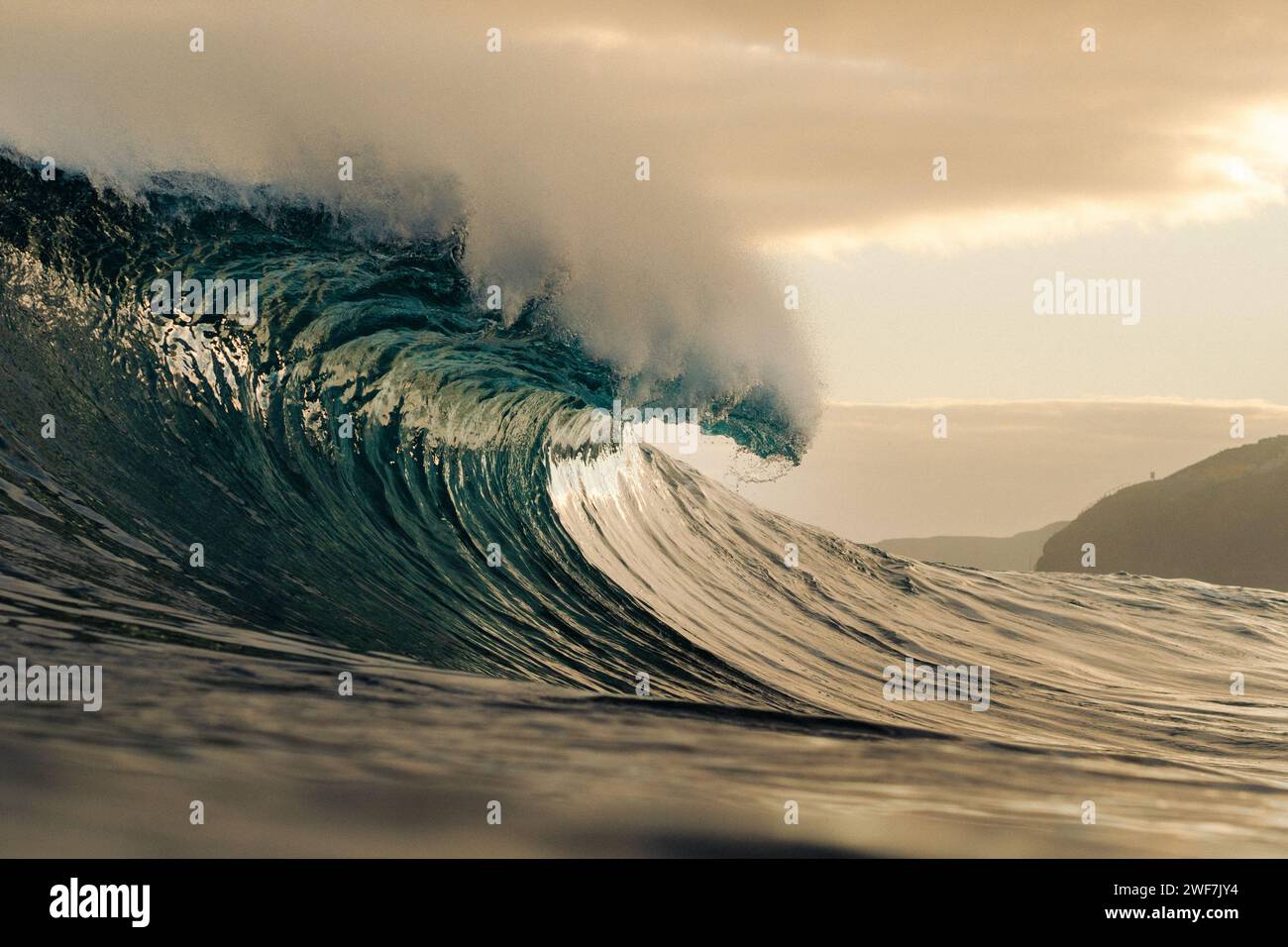 Golden breaking wave hi-res stock photography and images - Alamy