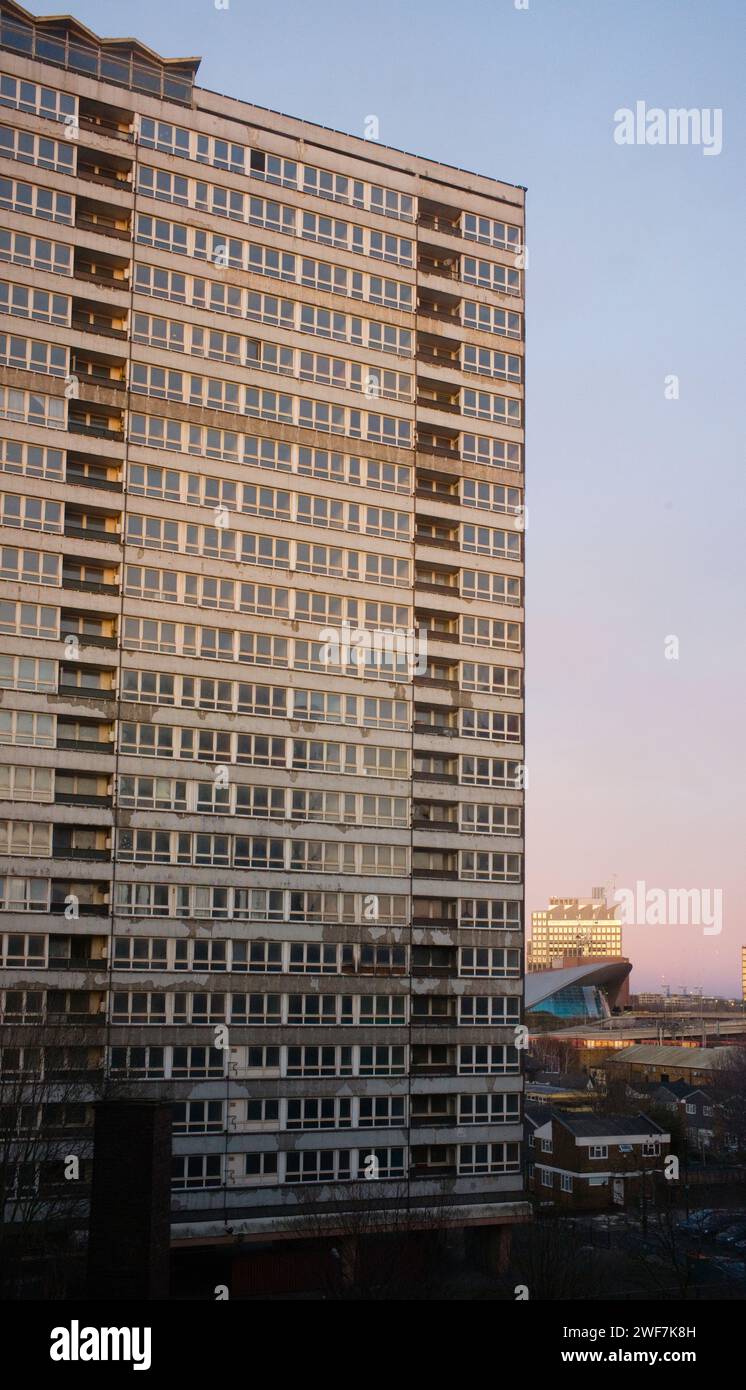 1960s tower block in london hi-res stock photography and images - Alamy