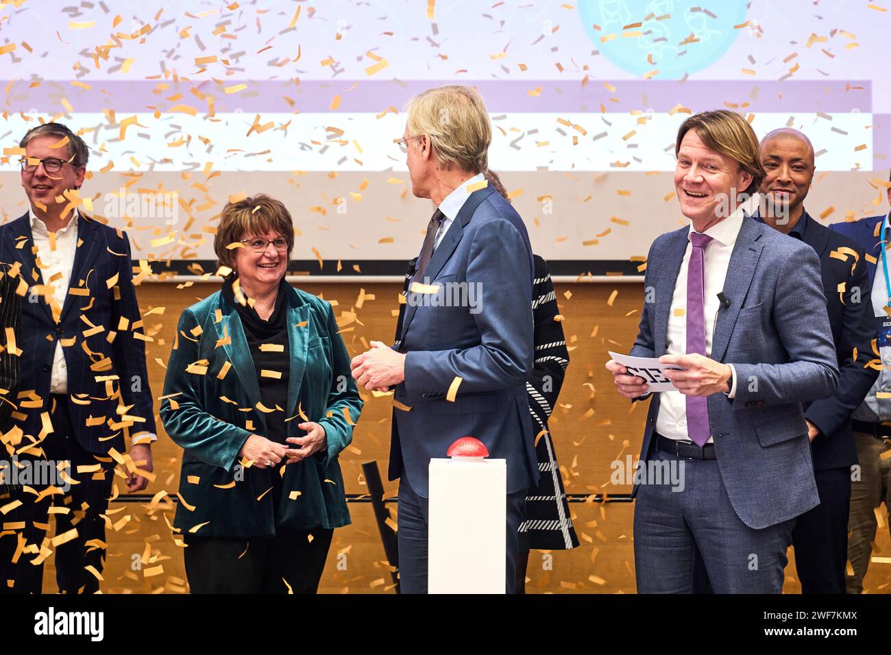 THE HAGUE - Outgoing Minister Robbert Dijkgraaf of OCW and SER chairman ...