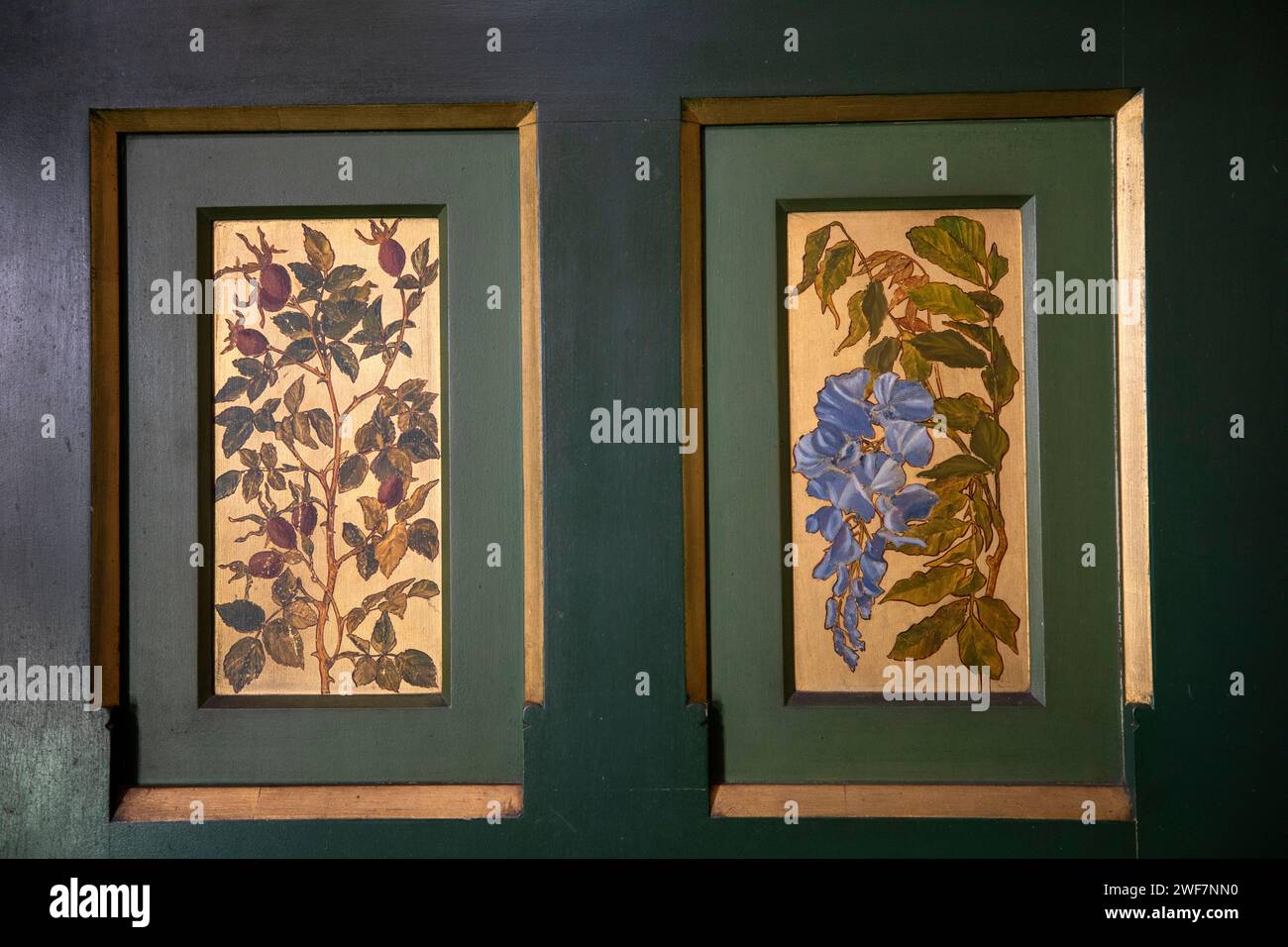 Wales, Glamorgan, Tongwynlais, Castell Coch, Great Hall, painted wall ...