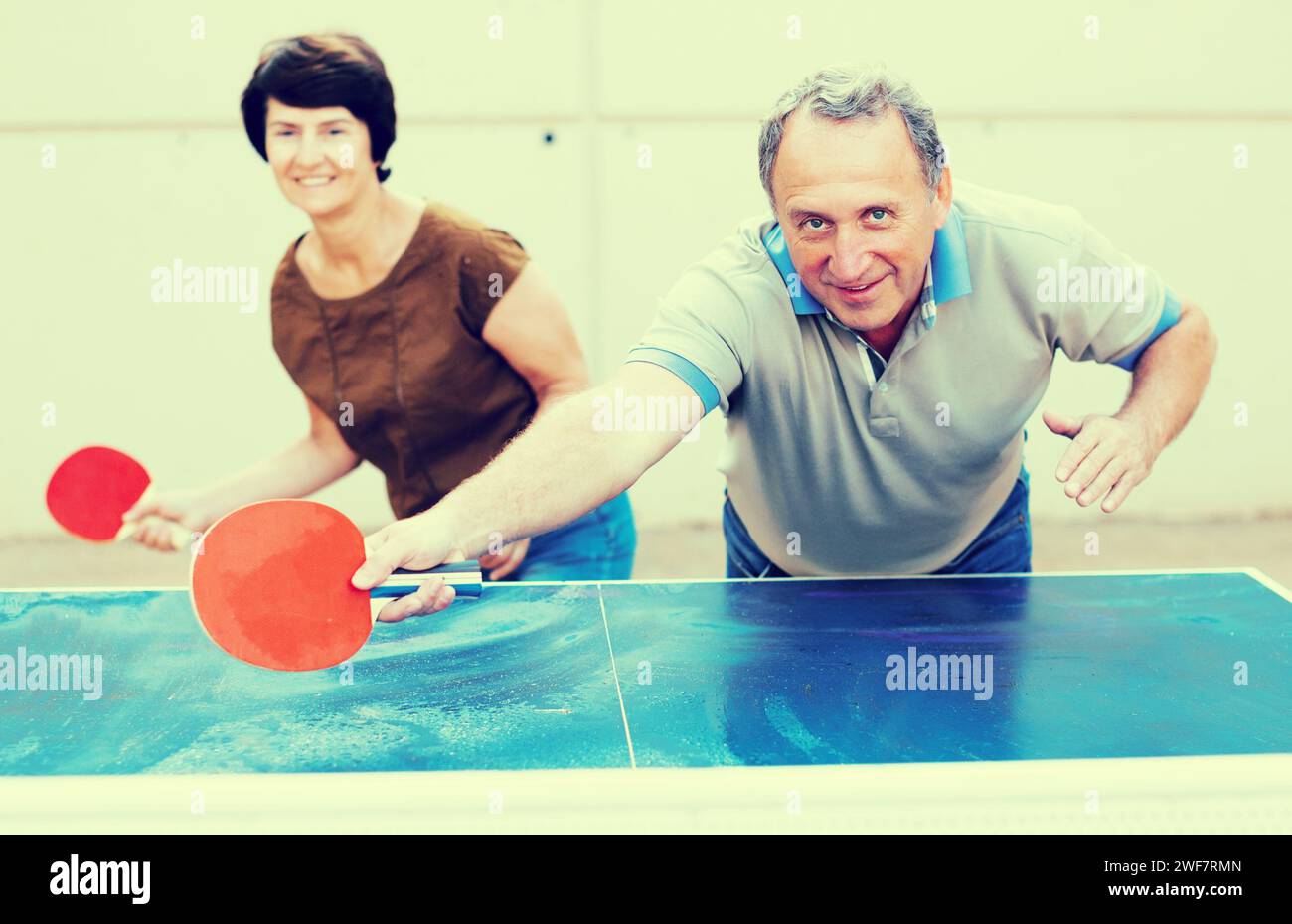 Mature couple playing ping pong Stock Photo - Alamy