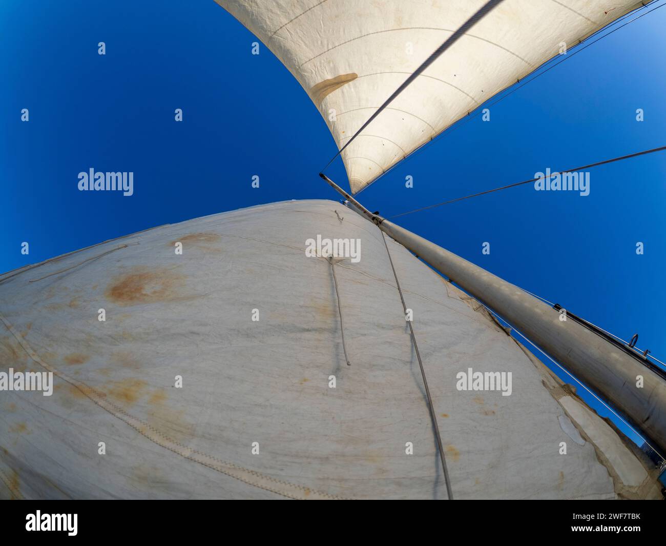 Ship sails overhead hi-res stock photography and images - Alamy