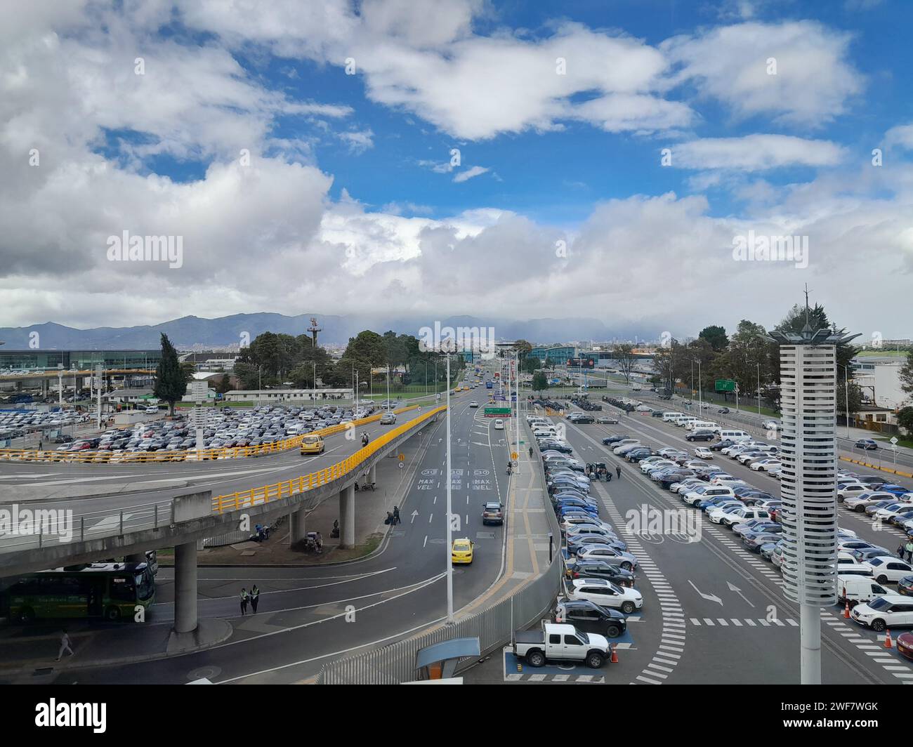 Busy day with traffic hi-res stock photography and images - Alamy