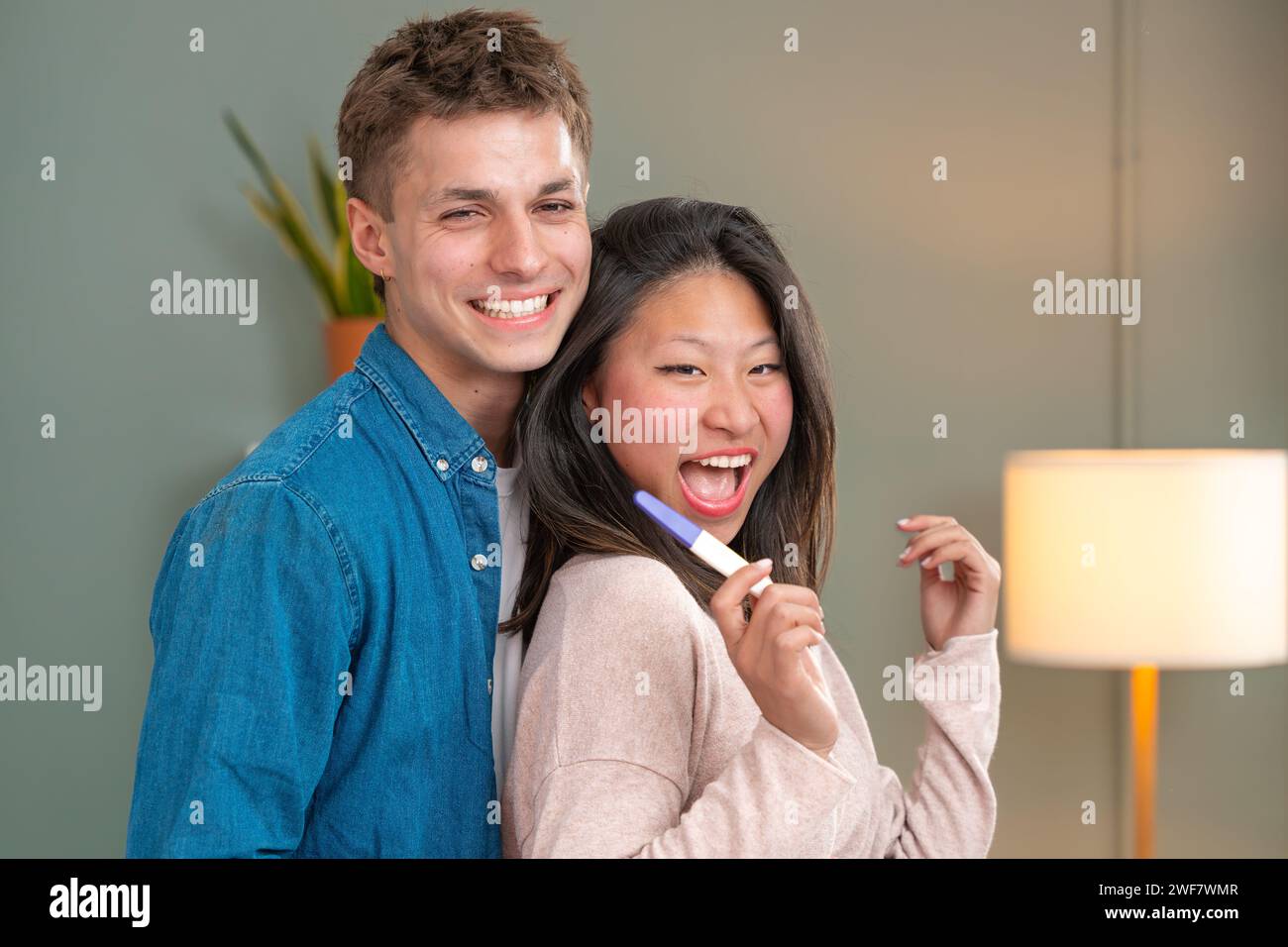 Showing pregnancy test couple laughing hi-res stock photography and ...