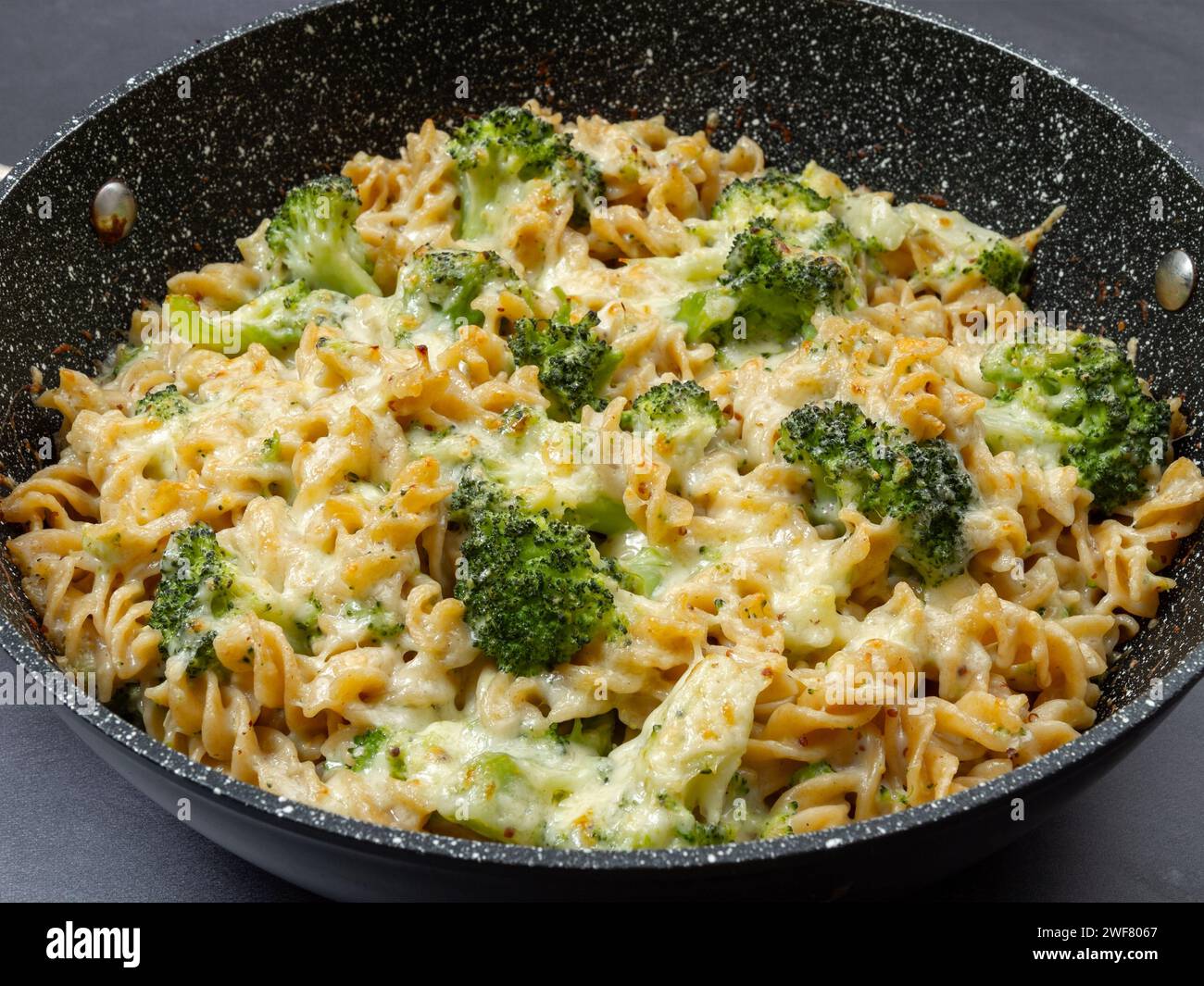 Cheesy broccoli pasta bake Stock Photo - Alamy