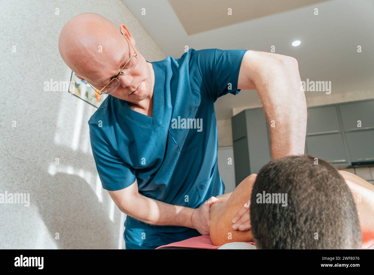 Professional male masseur kneads hi-res stock photography and images ...