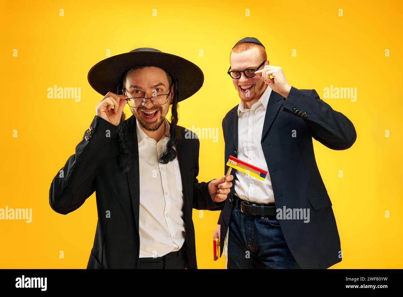 Two emotional jewish man hi-res stock photography and images - Alamy