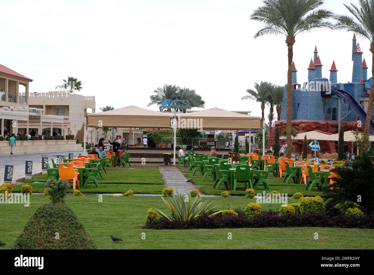 Sharm El Sheikh, Egypt. 28th Jan, 2024. An open-air restaurant on the ...