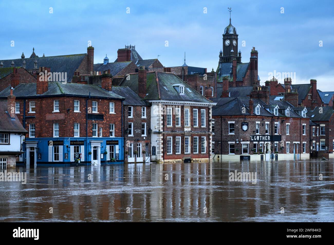 River Ouse burst its banks after heavy rain (riverside submerged under ...