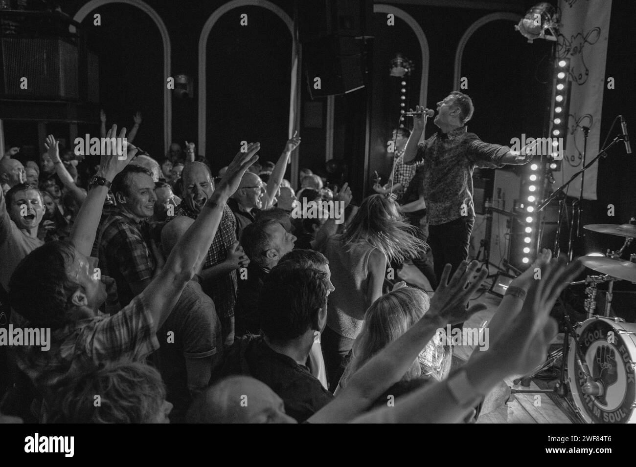 Stephen Holt, lead singer of the Inspiral Carpets, performing at their ...