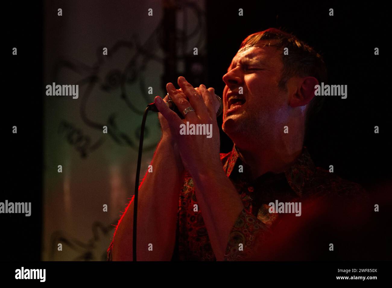 Stephen Holt, lead singer of the Inspiral Carpets, performing at their ...