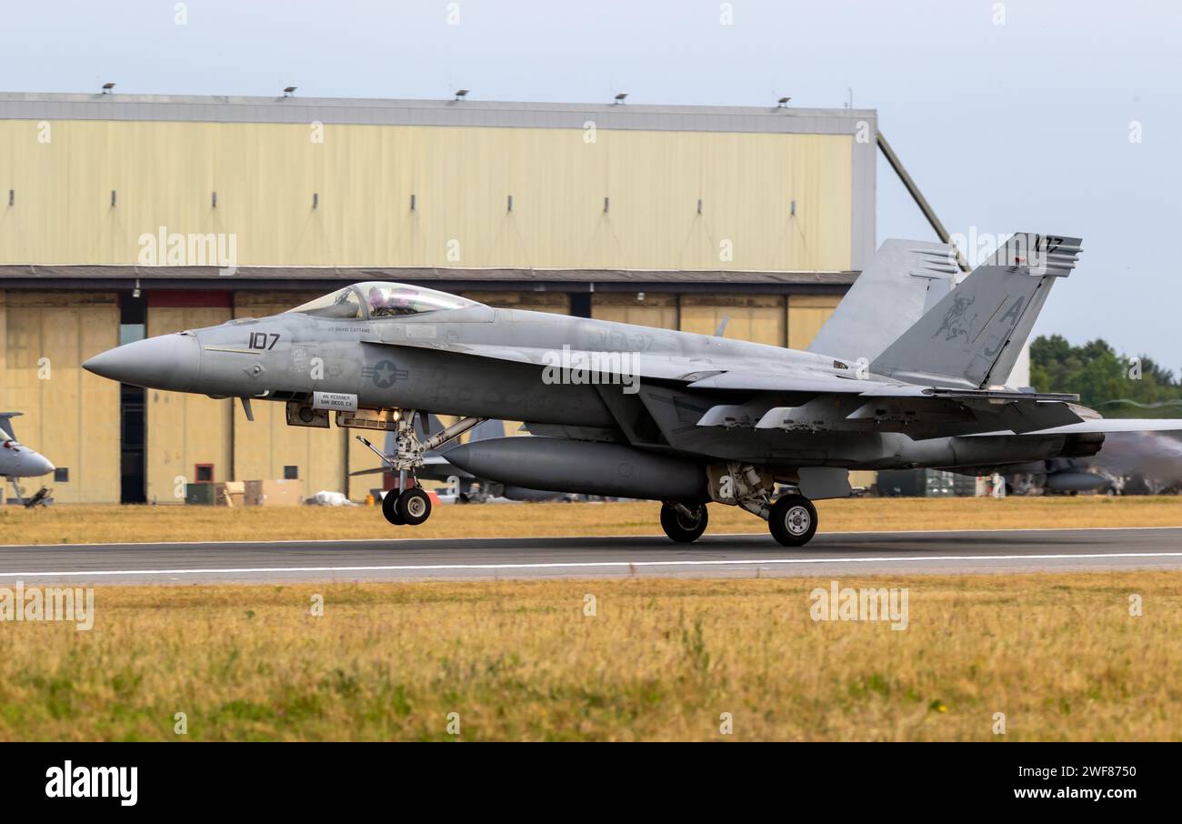 Us navy f hi-res stock photography and images - Alamy