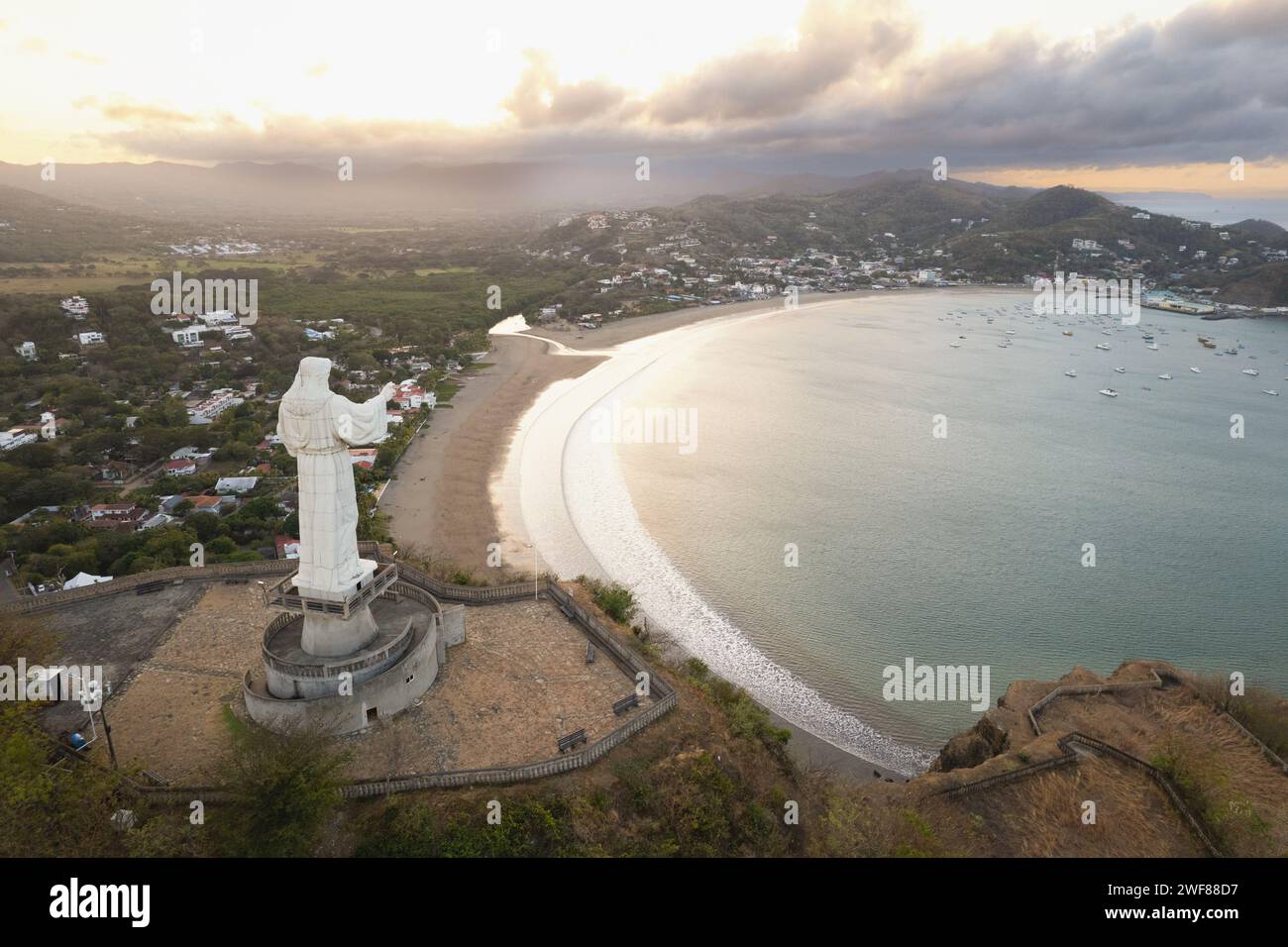 Jesus christ sculpture on rock hi-res stock photography and images - Alamy