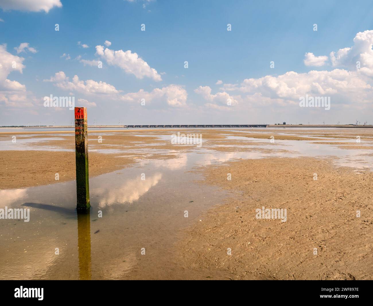 Tide pole hi-res stock photography and images - Alamy
