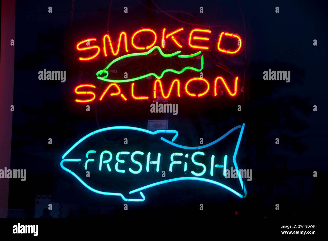 Neon sign for seafood hi-res stock photography and images - Alamy