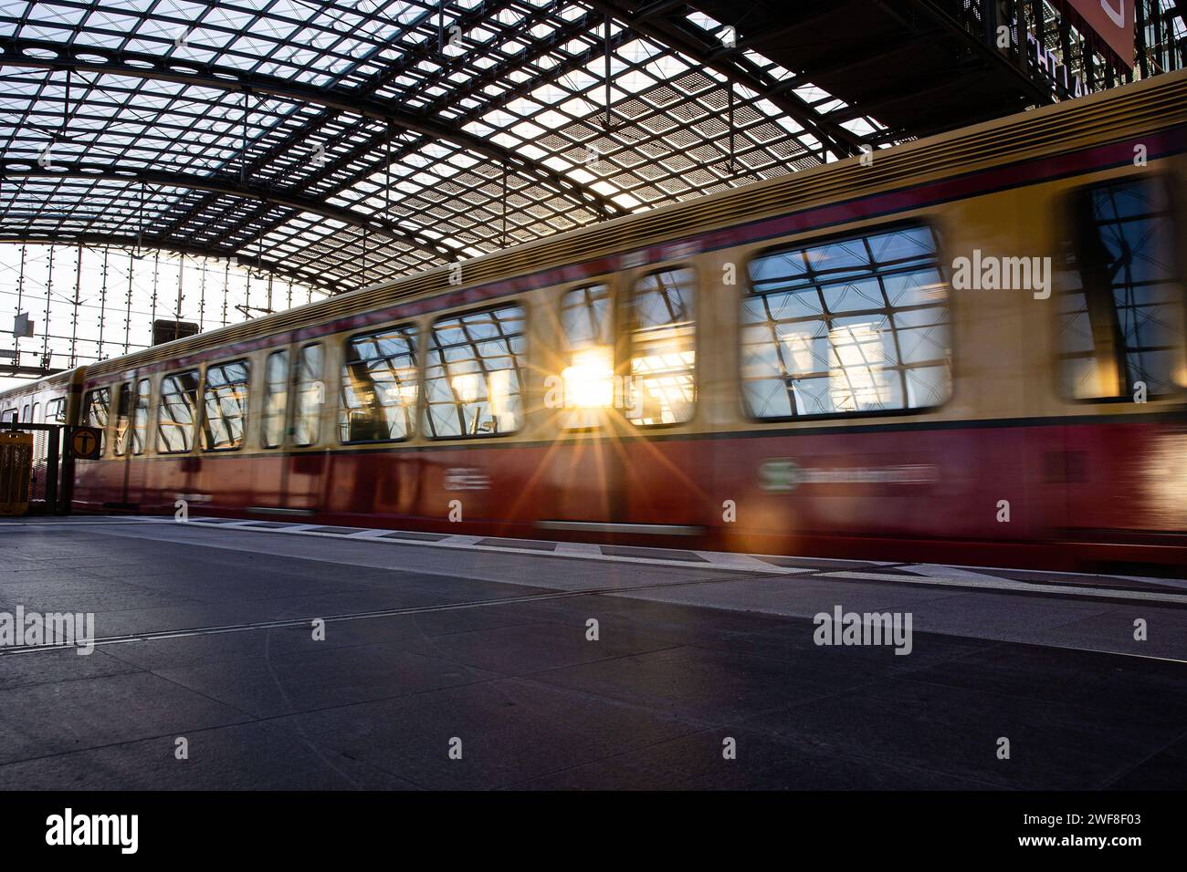 Vorzeitiges Ende des Streik der GDL. Die Zuege am Hauptbahnhof fahren am 29. Januar 2024 wieder ...