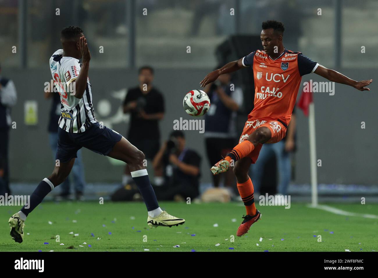 Nilson Loyola of Universidad Cesar Vallejo and Jiovany Ramos of Alianza ...