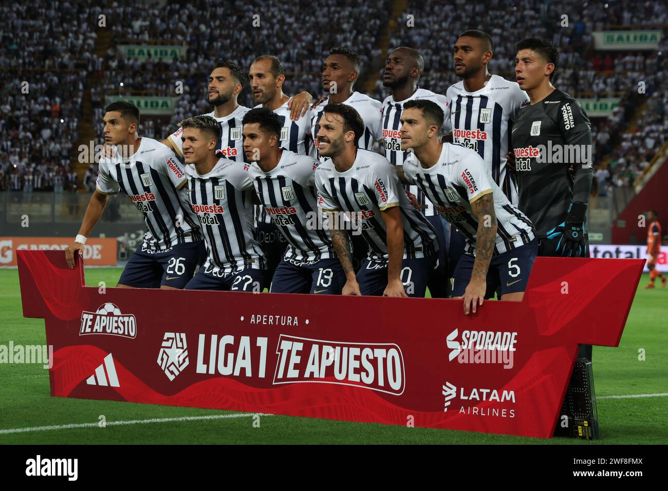 Peruvian team soccer 2024 hi-res stock photography and images - Alamy