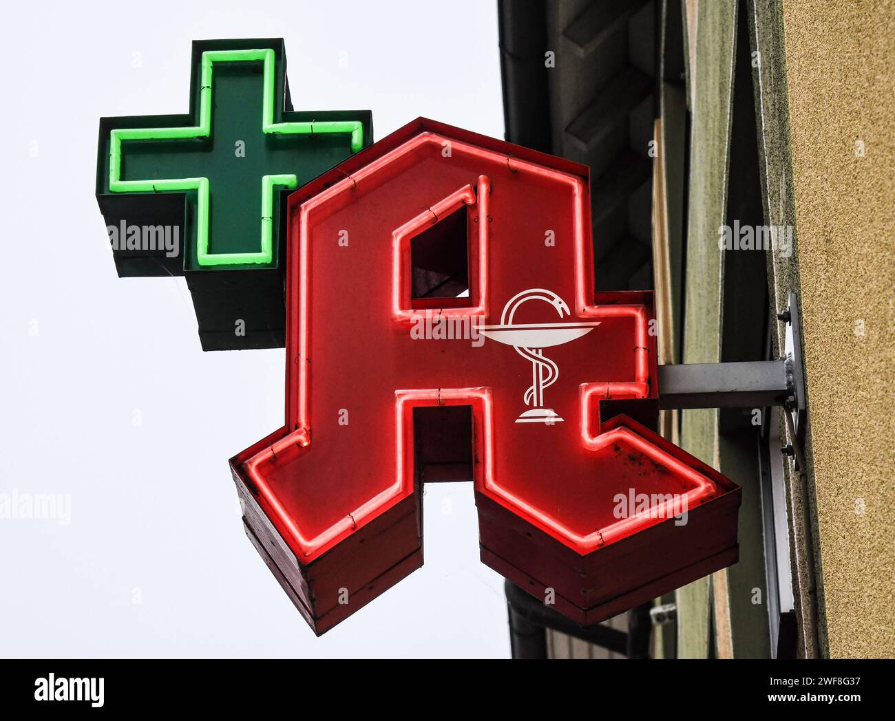 Apothekenlogo, rotes Apotheken-A an einer Apotheke in Freiburg ...