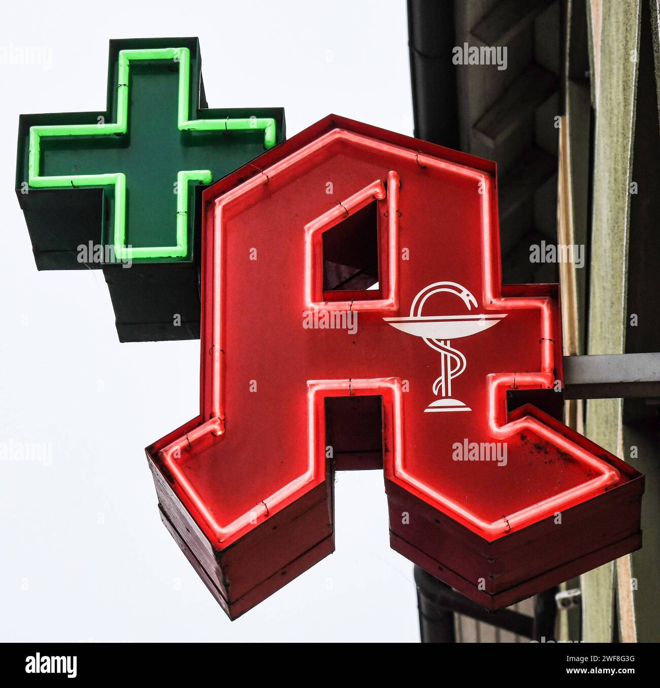Rotes quadrat hi-res stock photography and images - Alamy