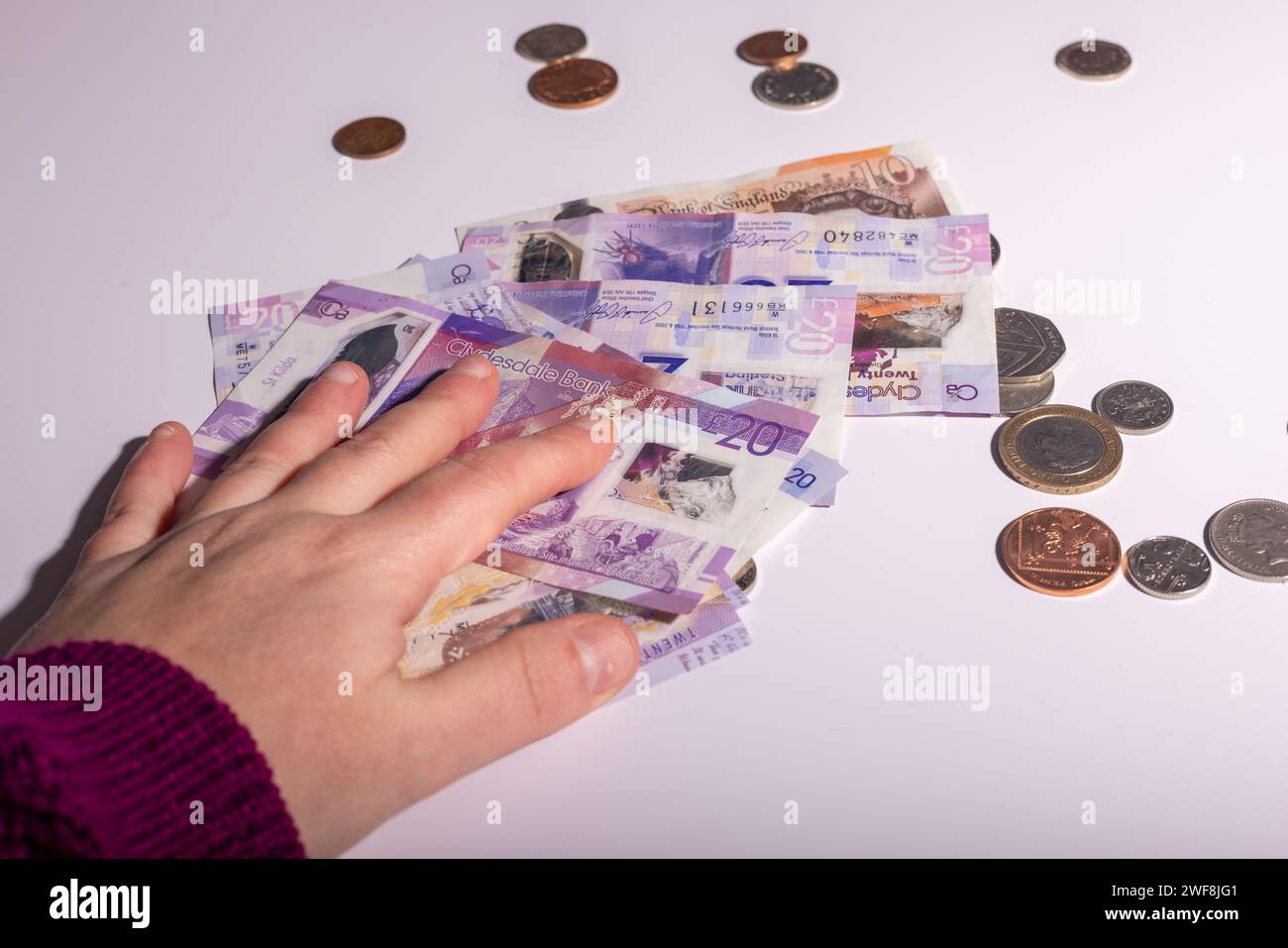 Female hands holding british notes Stock Photo - Alamy