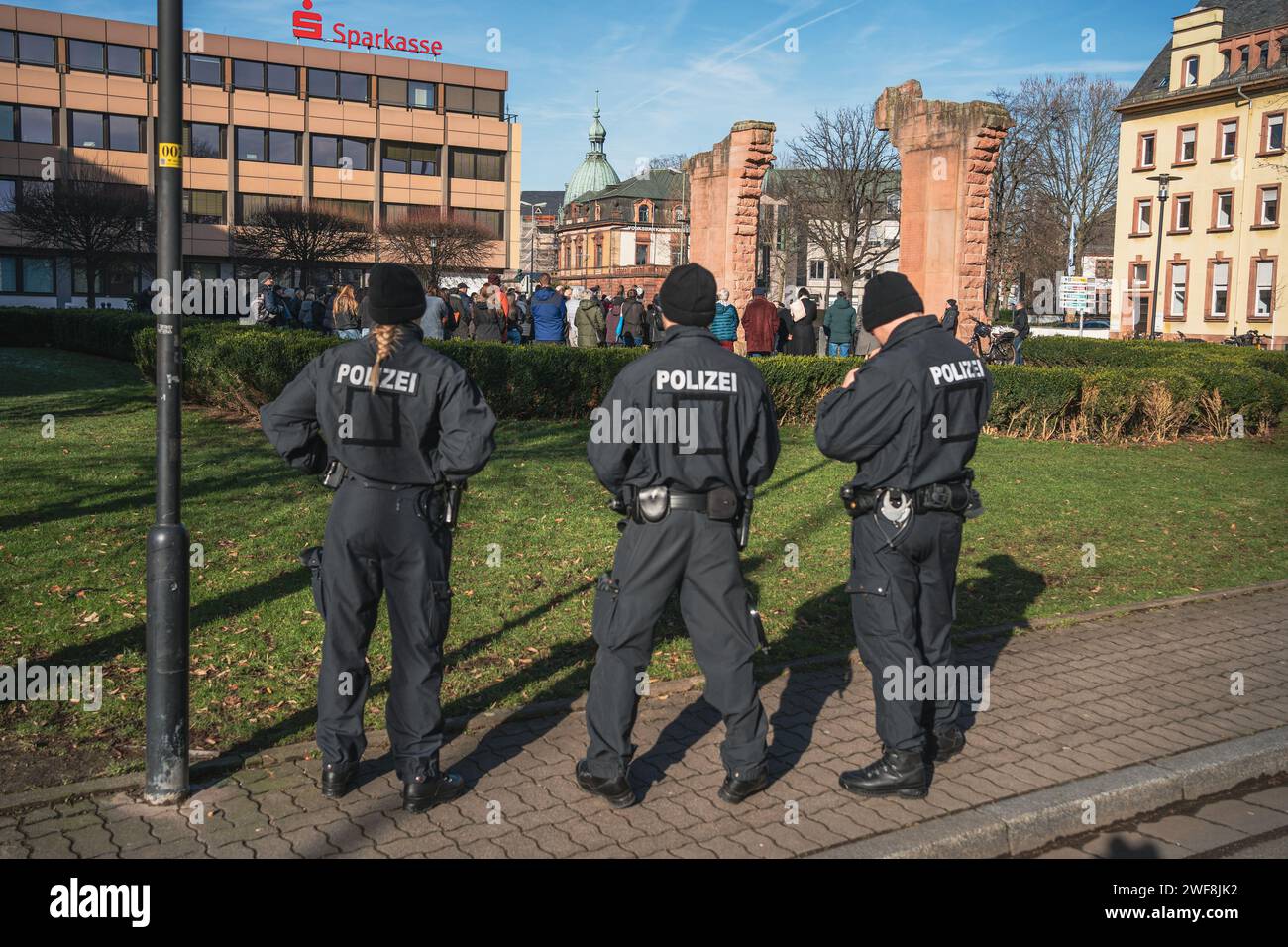 Kaiserslautern, Germany. 29th January, 2024. Police officers providing ...